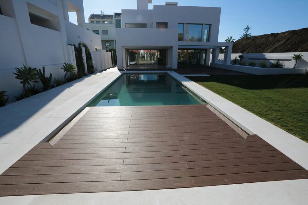 Tarima Exterior: El toque perfecto para tu piscina este verano ...